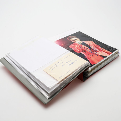 AUTOGRAPHS. Binder 5 - APPROX. 80 SIGNATURES OF VARIOUS PERSONALITIES ...