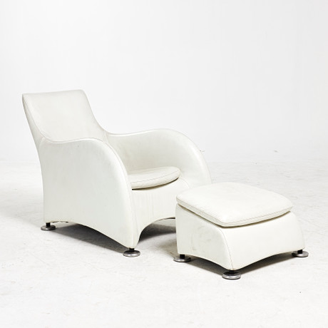 GERARD VAN DEN BERG. Fåtölj och fotpall, "Loge", Montis, helstoppad med ...