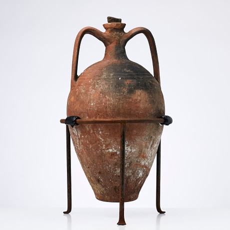 AMFORA, 1800/1900-tal, terracotta, med kork i samma material, ställ i metall. Övrigt - Övrigt ...