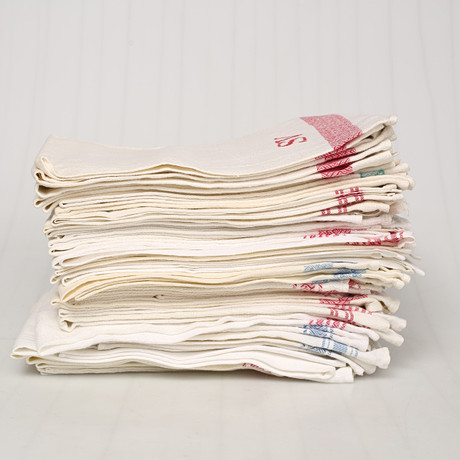 ETT PARTI HANDDUKAR, olika material merparten linne, 37 st. 1900 tal ...