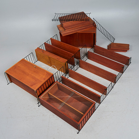 NISSE UND KAJSA STRINNING. Sträng, 34-delad vägghylla/hylla, ”String ...