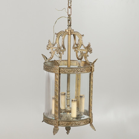A CAST BRASS HANGING LANTERN. Lighting & Lamps - Ceiling lights - Auctionet