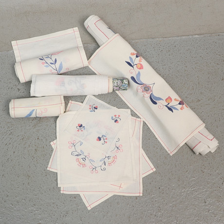 DUKAR, 12 st, blekingesöm, samtida. Mattor & Textil - Textil - Auctionet