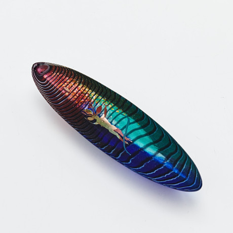 BERTIL VALLIEN. Skulptur i form av båt, sandgjutet glas, ingjuten dekor ...