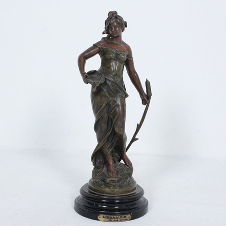 Skulptur efter Auguste Moreau, 'Libellule'. Konst - Skulptur - Auctionet