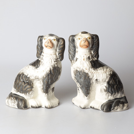 FIGURINER, ett par, keramik, hundar, 1900-tal. Keramik & Porslin ...