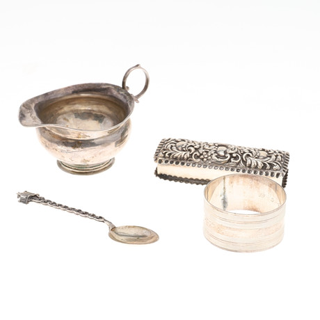 A SMALL GROUP OF SILVER ITEMS. Silver & Metals - Silver - Auctionet