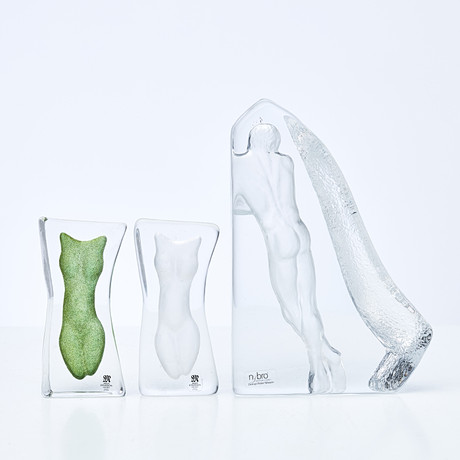 BOKSTÖD samt GLASFIGURINER, 3 delar, bland annat Peter Nilsson "Adam ...