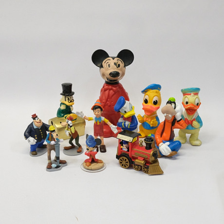 PARTI MED WALT DISNEY-FIGURER. TOLV DELAR. Leksaker - Leksaker - Auctionet