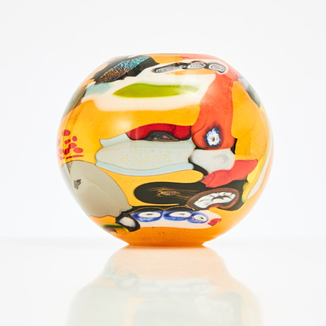 STEFAN ERLANDSSON. Vas, infattad dekor av glas i olika färger under ...