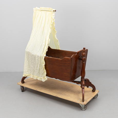 VAGGA, mahogny, nyrokoko, 1800-talets slut. Möbler - Övrigt - Auctionet