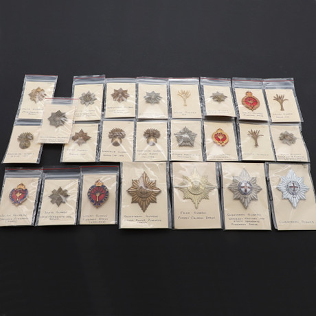 A COLLECTION OF CAP AND OTHER BADGES FOR VARIOUS GUARDS REGIMENTS ...
