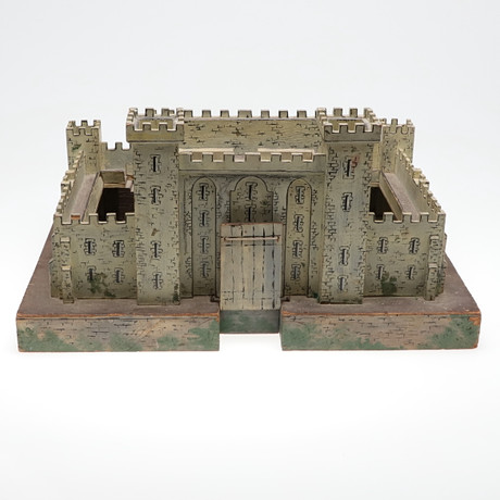 A VINTAGE WOODEN TOY CASTLE. Toys - Toys - Auctionet