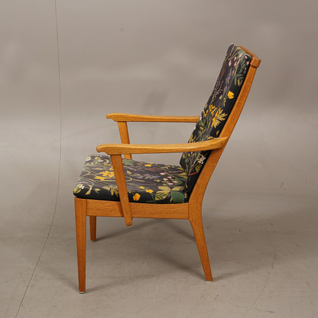 CARL MALMSTEN. KARMSTOL, "Visingsö", ek med textilklädda plymåer ...
