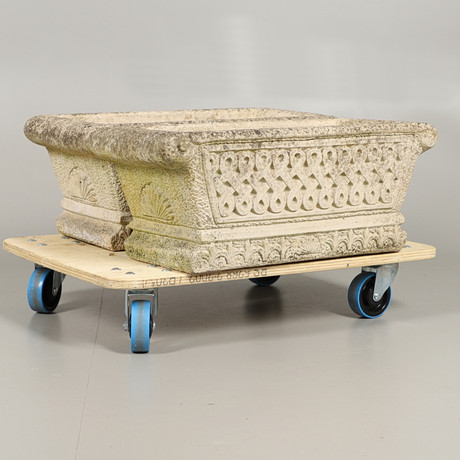 A PAIR OF COTSWOLD STUDIOS RECONSTITUTED STONE TROUGH PLANTERS. Garden ...