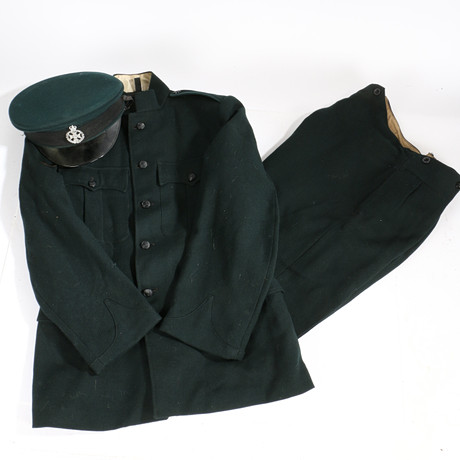RIFLE REGIMENT NO1 DRESS UNIFORM JACKET AND TROUSERS. Weapons ...