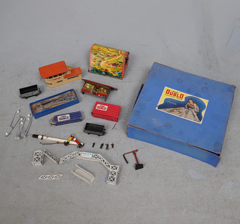 A HORNBY DUBLO EDG7 LMS GOODS SET WITH TANK LOCOMOTIVE 6917. Toys ...