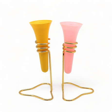 VASER, ett par, plast/gulmetall, 1950-tal. Övrigt - Övrigt - Auctionet