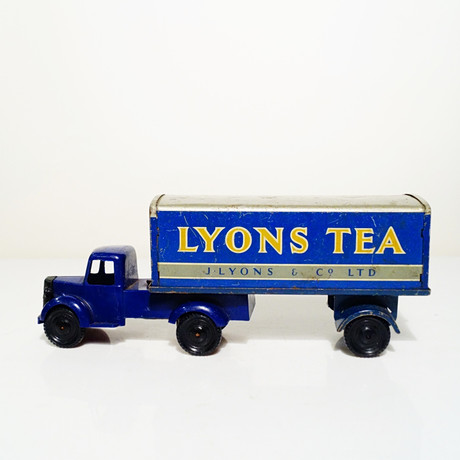 LEKSAKSBIL, plåt, lastbil J Lyons Tea & Co Ltd", Brimtoy Brand, England ...