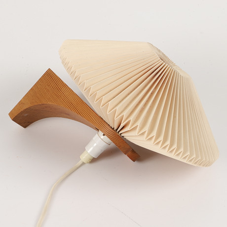 WILHELM WOHLERT. Seinävalaisin, malli 204, mänty, Le Klint. Valaisimet ...