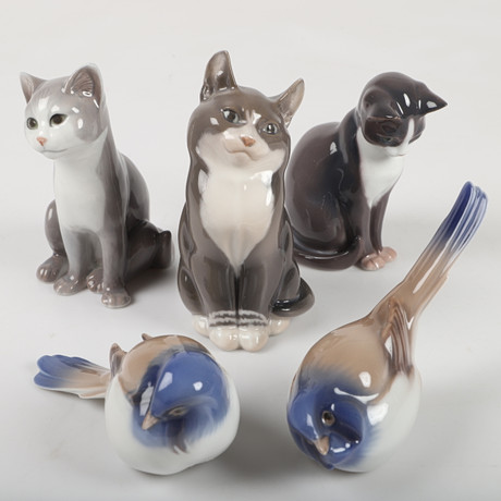 FIGURINES, 5 pieces, porcelain, birds & cats, Royal Copenhagen & Bing ...