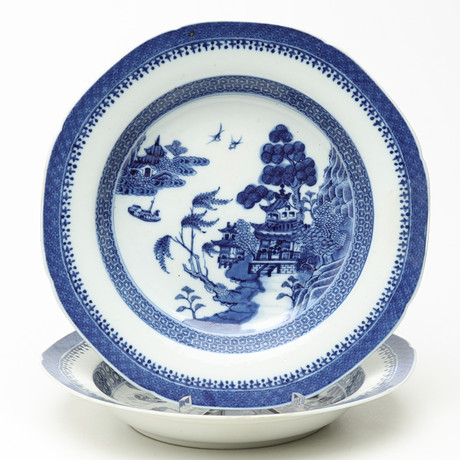 PLATES, a pair (similar), Jiaqing (1796-1820), China. Ceramics ...