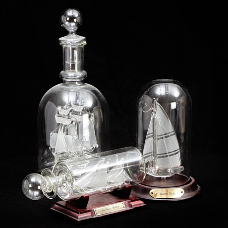 BOTTLE SHIP. 23 pcs. glass. Historic ships: 'HMS Victory', 'The Mary ...