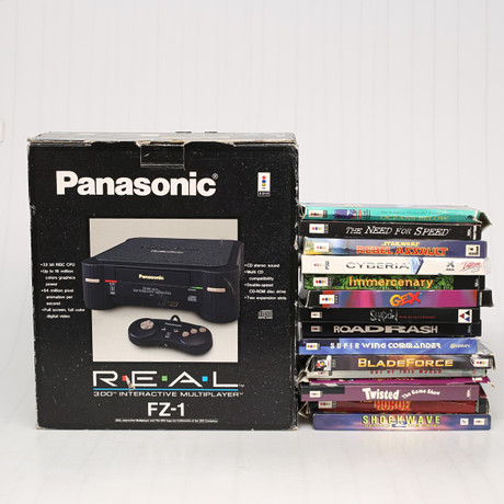 SPELKONSOLL Panasonic 3DO, Europeisk, komplett i kartong samt 15 spel ...