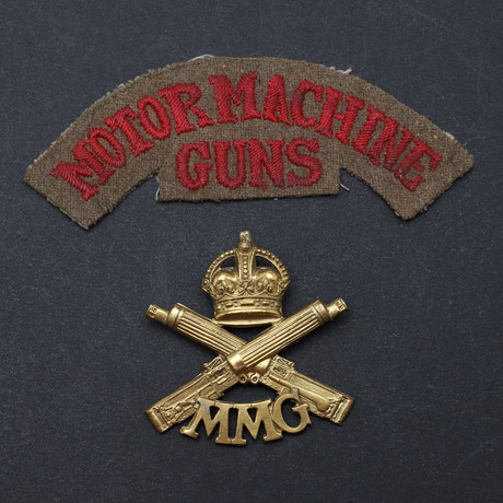 A MOTOR MACHINE GUNS SHOULDER TITLE AND SIMILAR CAP BADGE. Weapons ...