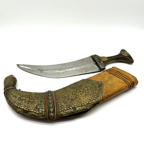 ELEGANT BLADE - CURVED DAGGER WITH LEATHER SHEATH AND INVOLVED BRASS ...