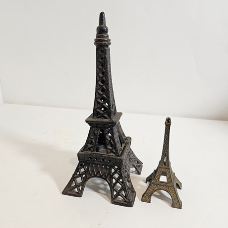 2 MONUMENTS OF EIFFEL TOWERS, IN CAST IRON AND PATINATED METAL. Art ...