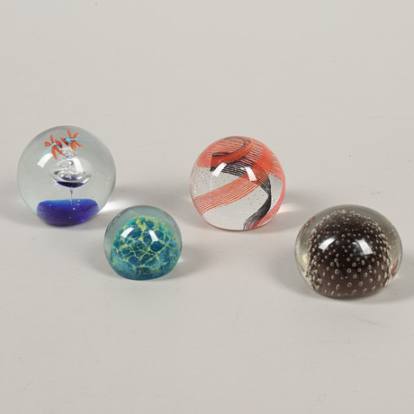 FYRA GLASPAPPERSVIKTER INKLUSIVE CAITHNESS. Glas - Konstglas - Auctionet