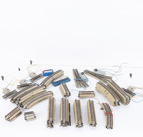 MÄRKLIN M-rail with full-length center conductor, 2 connection, 4 ...