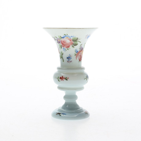 VAS, glas, handmålad, sannolikt sent 1800-tal. Glas - Konstglas - Auctionet