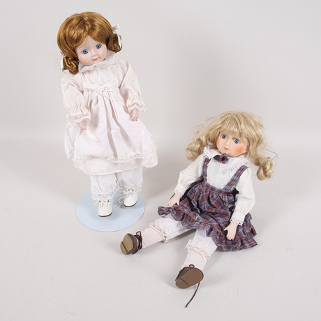 PORSLINSDOCKOR, 2 st, 1900-tal. Leksaker - Leksaker - Auctionet