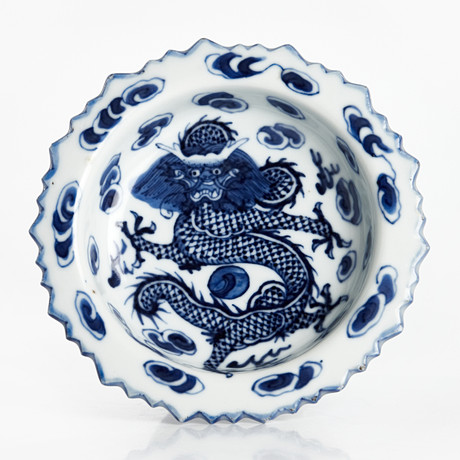 DISH, porcelain, China, Tongzhi (1862–1874), contoured rim, decoration ...