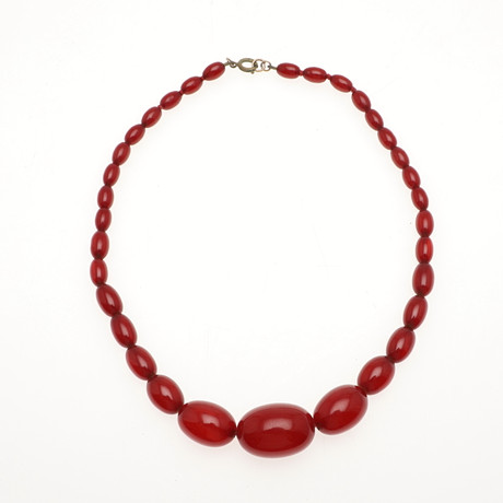A SINGLE ROW GRADUATED RED AMBER BEAD NECKLACE. Jewellery & Gemstones ...