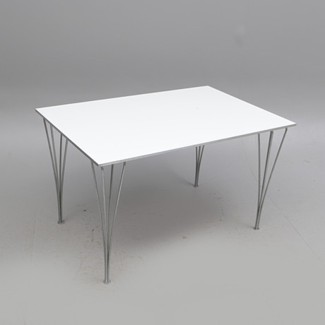 BORD, vitt med metallben, Fritz Hansen, Danmark. Möbler - Bord - Auctionet
