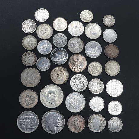 A MIXED COLLECTION OF WORLD SILVER COINS TO INCLUDE COINS FROM FRANCE ...