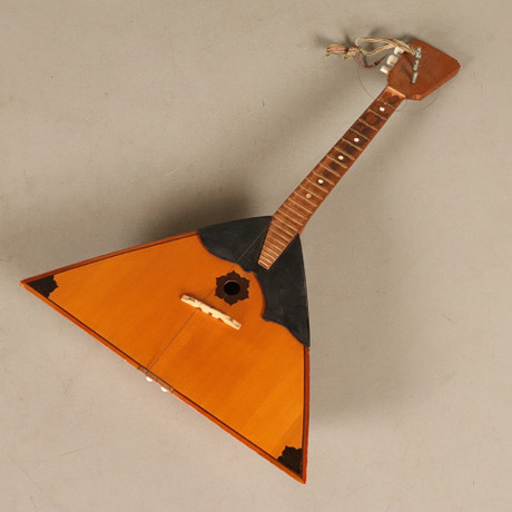 BALALAJKA, Ryssland, 1900-tal. Samlarföremål - Musikinstrument - Auctionet
