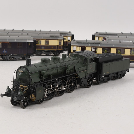 TRAIN SET, Märklin 26506, digital HO, Rheingold express locomotive and ...