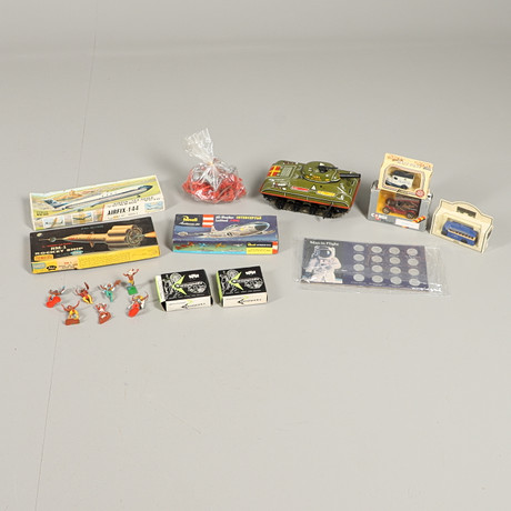 LOUIS MARX CLOCKWORK TANK, MODEL KITS & OTHER TOYS. Toys - Toys - Auctionet