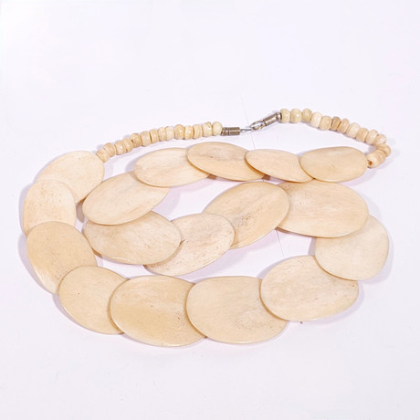 AFRIKANSKT HALSBAND I SNIDAT BEN. Smycken & Ädelstenar - Collier ...