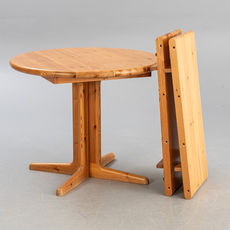 Runt utdragbart bord/matbord, 2 hyllor. Möbler - Matsalsmöbler - Auctionet