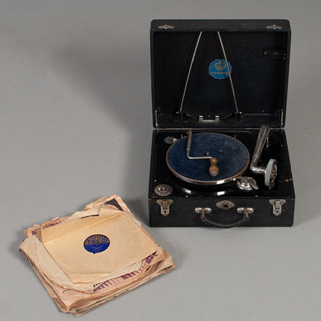 CRANK GRAMOPHONE. chronophone, various stone cakes included ...