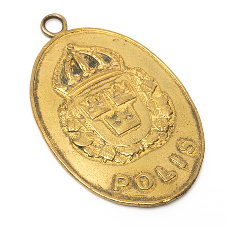 POLISBRICKA, mässing, Stockholms Polisdistrikt. Vapen & Militaria ...
