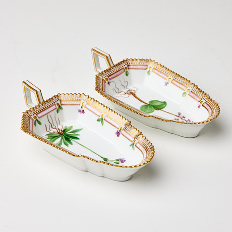 DEN KONGELIGE PORCELAINSFABRIK, “Flora Danica”, two bowls with handrail ...