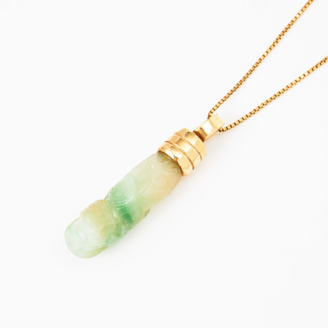 PENDANT, cut jadeite, with 18k gold mounting, Swedish stamps, CHAIN ...