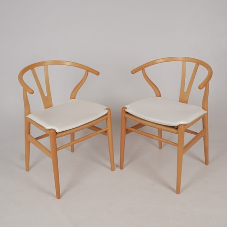 HANS J WEGNER. "CH24 Y-stol", 2 st. Carl Hansen & Søn, bok, naturflätad ...