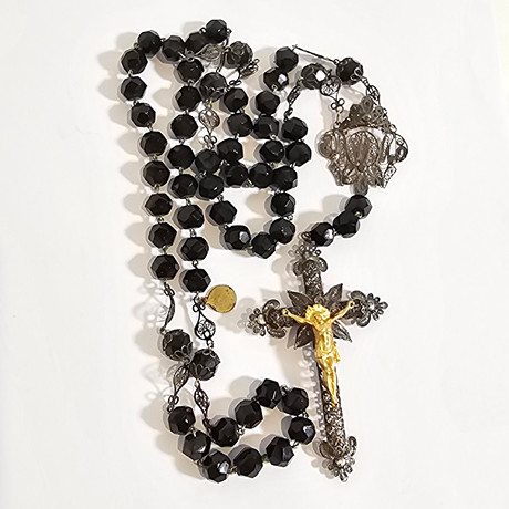ROSENKRANS FRÅN 1800-TALET GJORD AV JET- OCH SILVERPÄRLOR. MED KRISTI ...